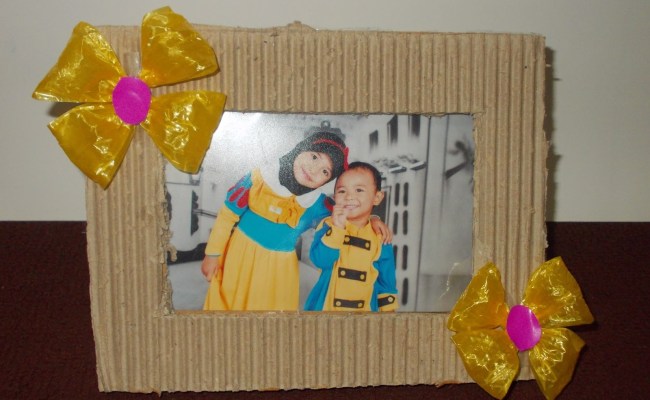 Fayruz & Fadhil: Bingkai Foto Dari Kardus Bekas