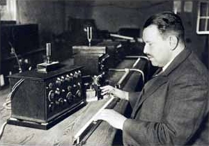 The ‘Trautonium’ Dr Freidrich Trautwein. Germany, 1930 – 120 Years of ...