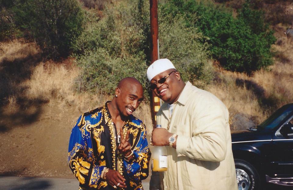 1996-07-13 / Tupac On The Set Of E-40's ''Rapper's Ball'' video ...