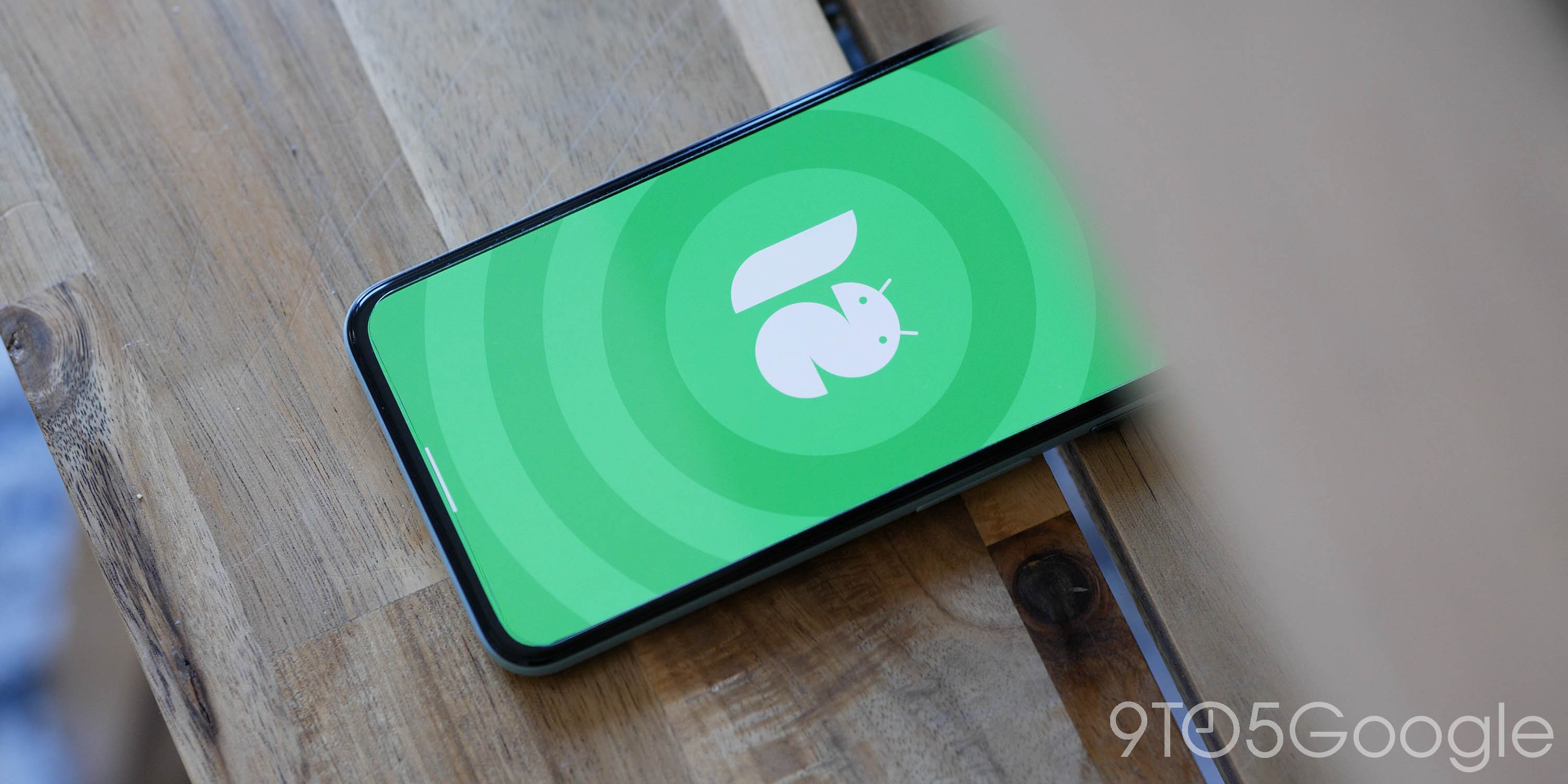 Android 12 DP2: Swipe edge to open notification shade - 9to5Google