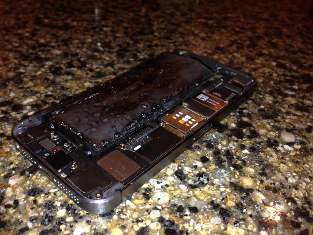 This is what an iPhone 5s looks like when its battery catches fire and ...