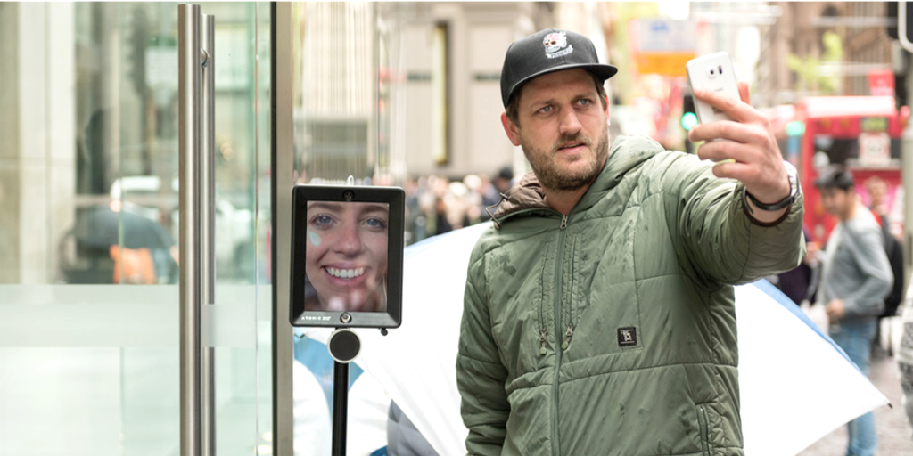 The 4th person in the iPhone 6s queue at one Apple Store is an iPad ...