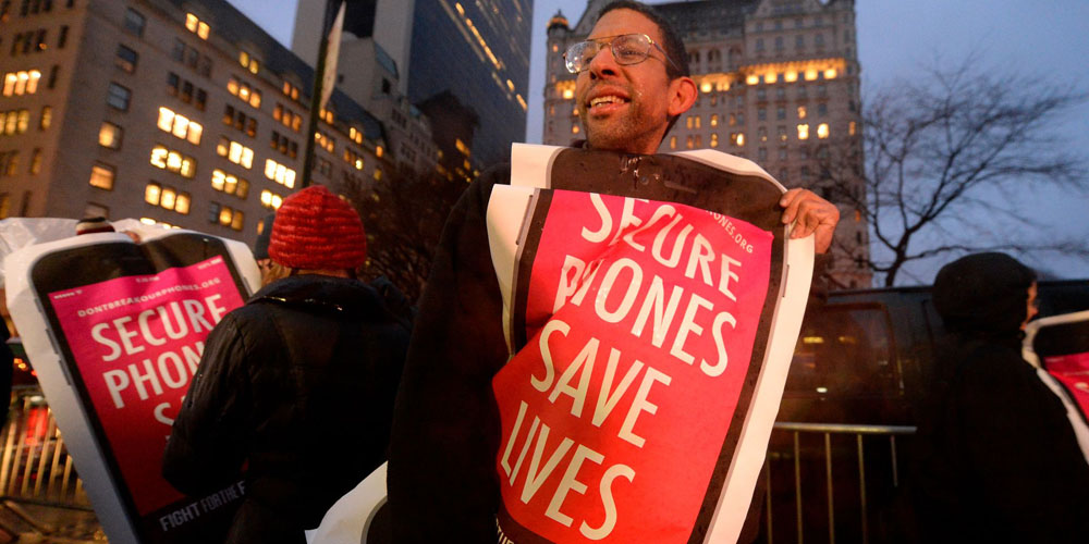 #standwithapple rallies take place at Apple Stores across the country ...