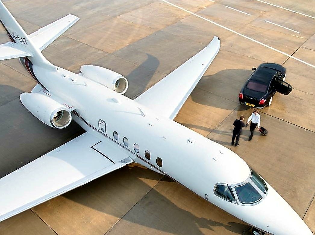 Executive Assitant Guide | How to Book a Private Aircraft for Your CEO