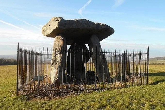 Guardian spirits of ritual places – Afrinik