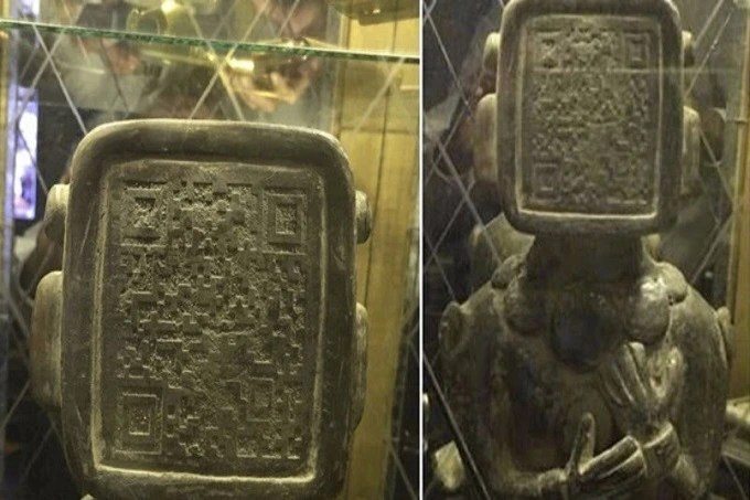 Qr-code on the face of an ancient Mayan statue – Afrinik