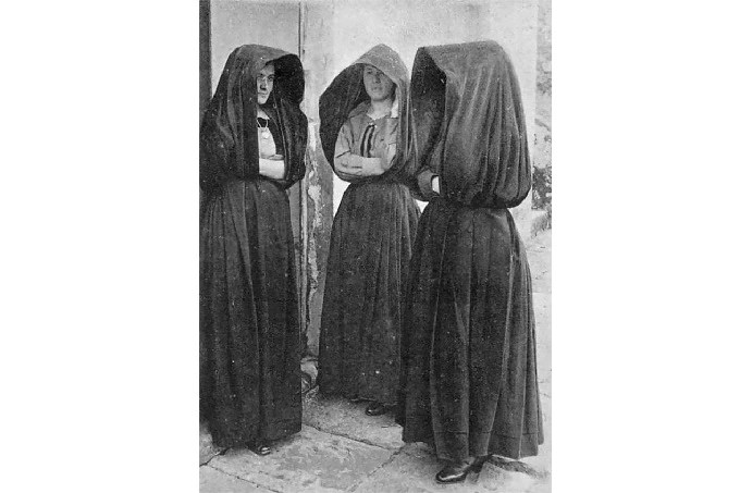 Frightening hoods: why the women of the Azores hid their faces - Afrinik