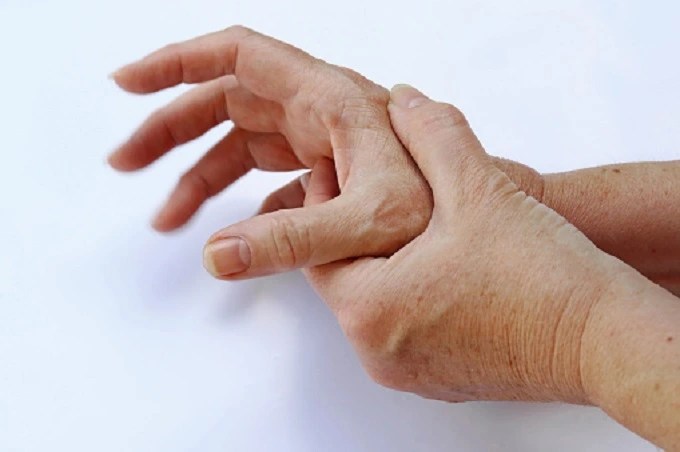 Hand tremors: Why are my hands shaking for no reason – Afrinik