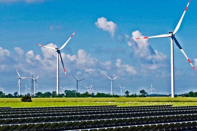 Sistema híbrido solar/eólico para eletricidade mais barata