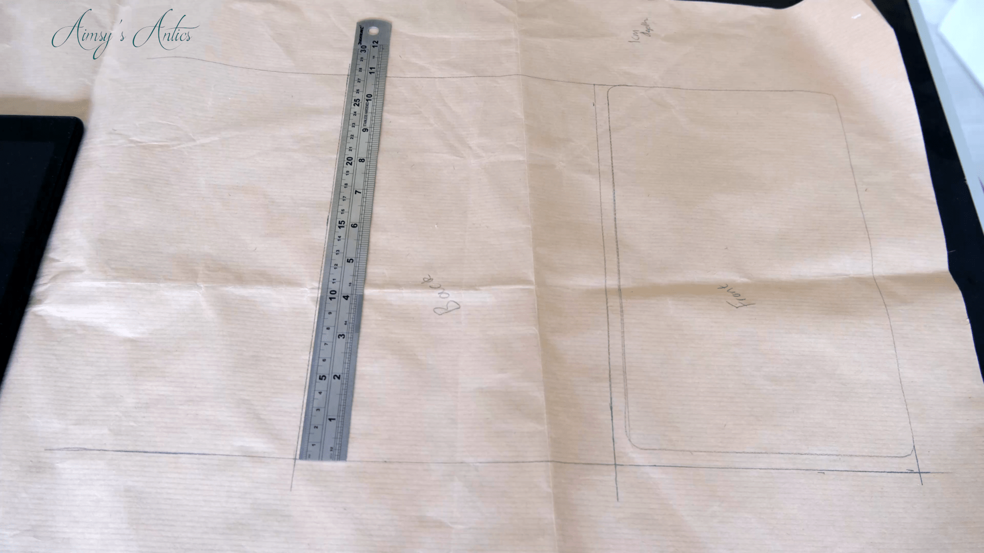 How to Make a DIY Tablet Case | Fat Quarter Project - Aimsy's Antics