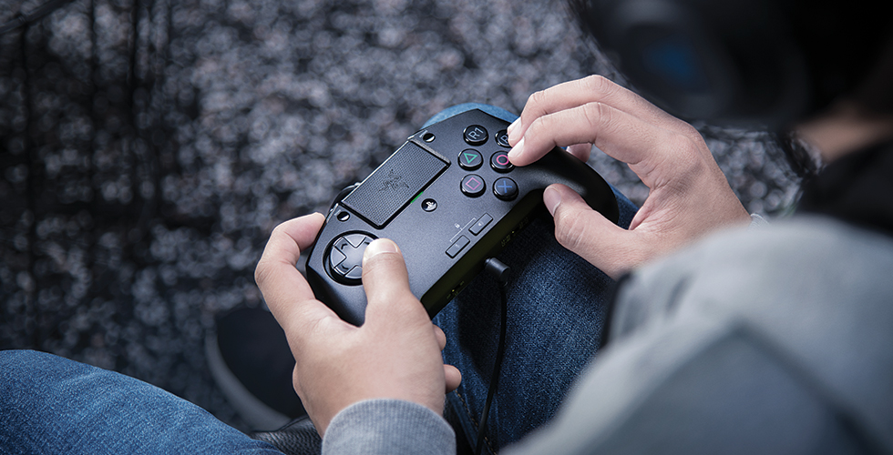Razer Raion Wired PS4/PC Controller Review • AIPT