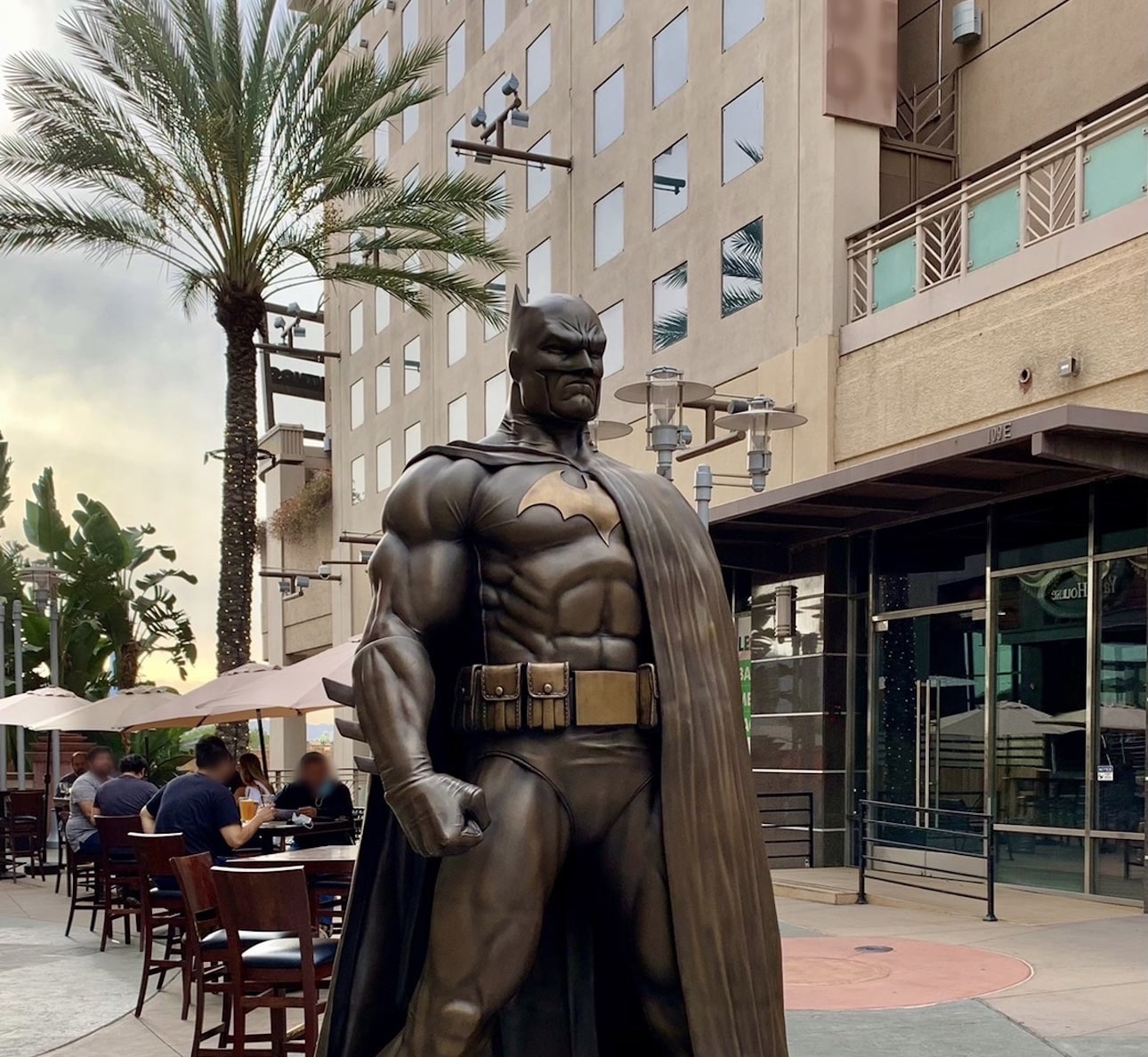 DC Comics and Burbank city team up for 600-pound bronze Batman statue ...