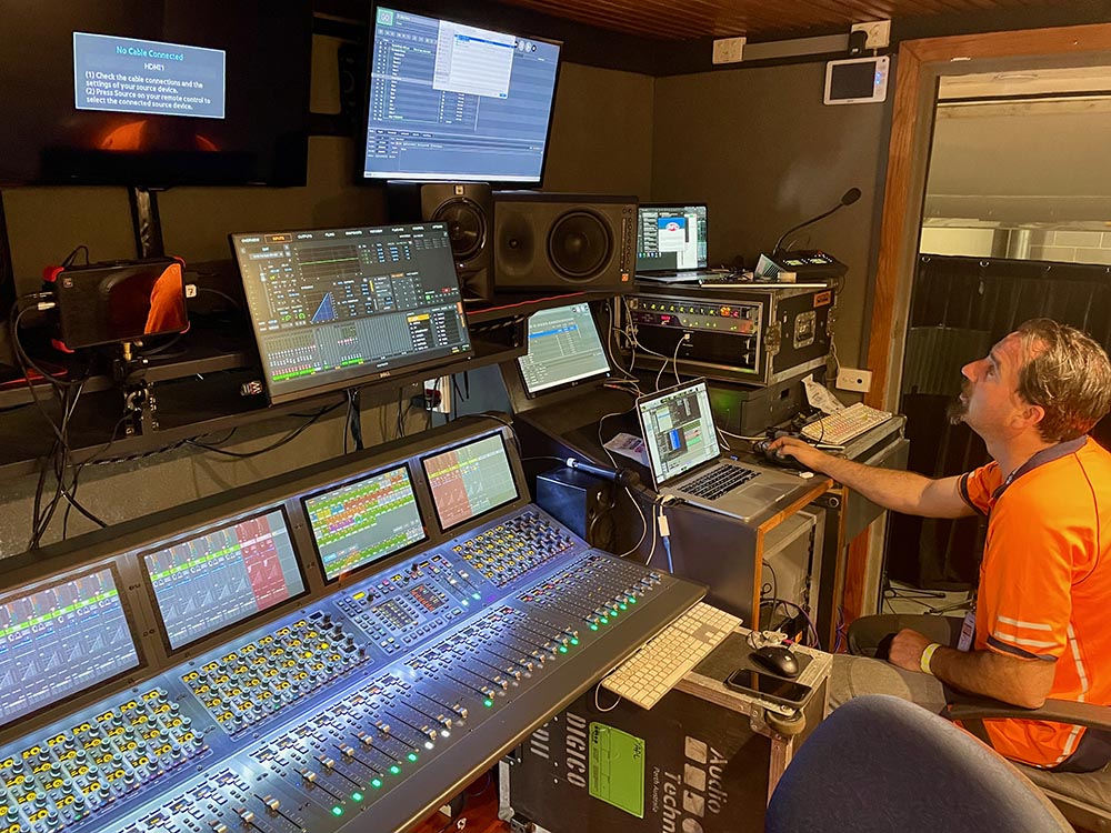 Oysters Mixes the AFL Grand Final Entertainment – ALIA