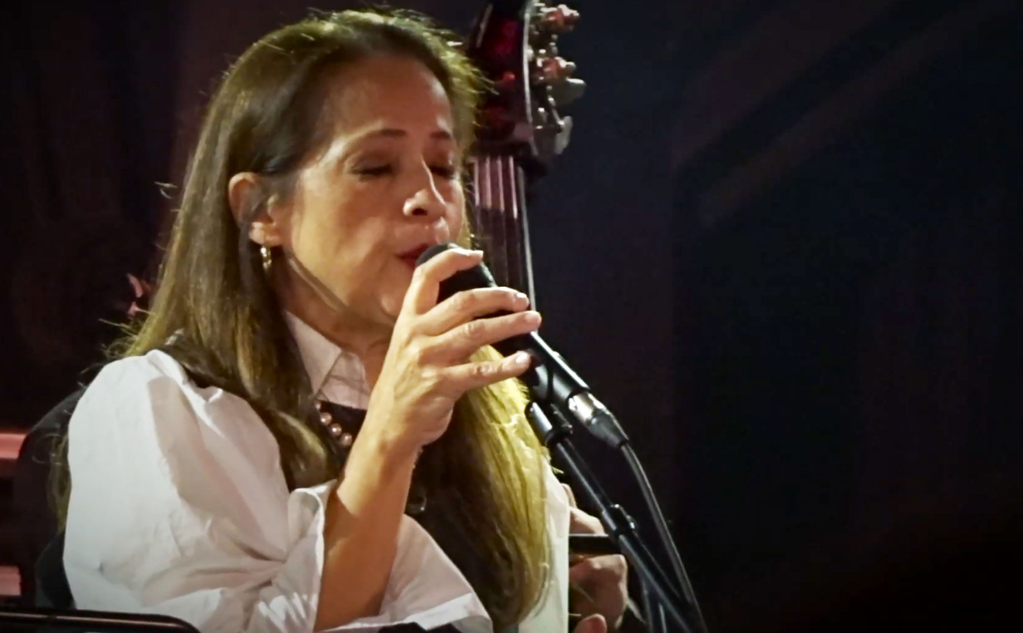 Perla Batalla Performs Leonard Cohen's Bird On A Wire - London Nov 30 ...