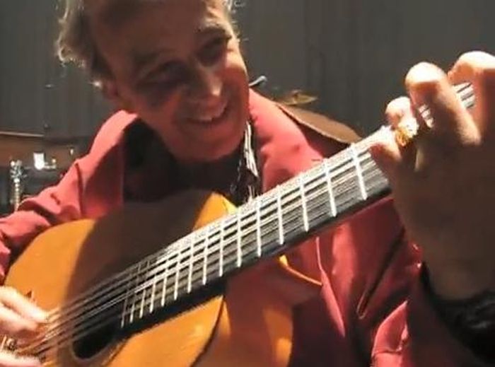 Leonard Cohen Band Members On Video: Javier Mas & His Guitars ...