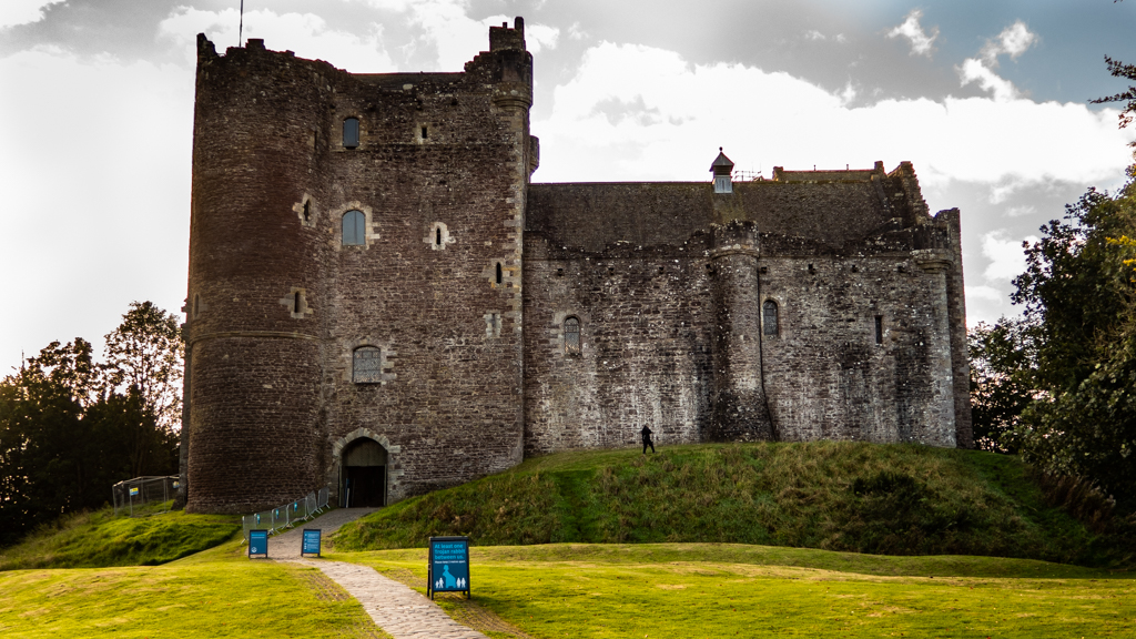 Craigmillar Castle Outlander Location: Ardsmuir Prison Guide | Almost ...