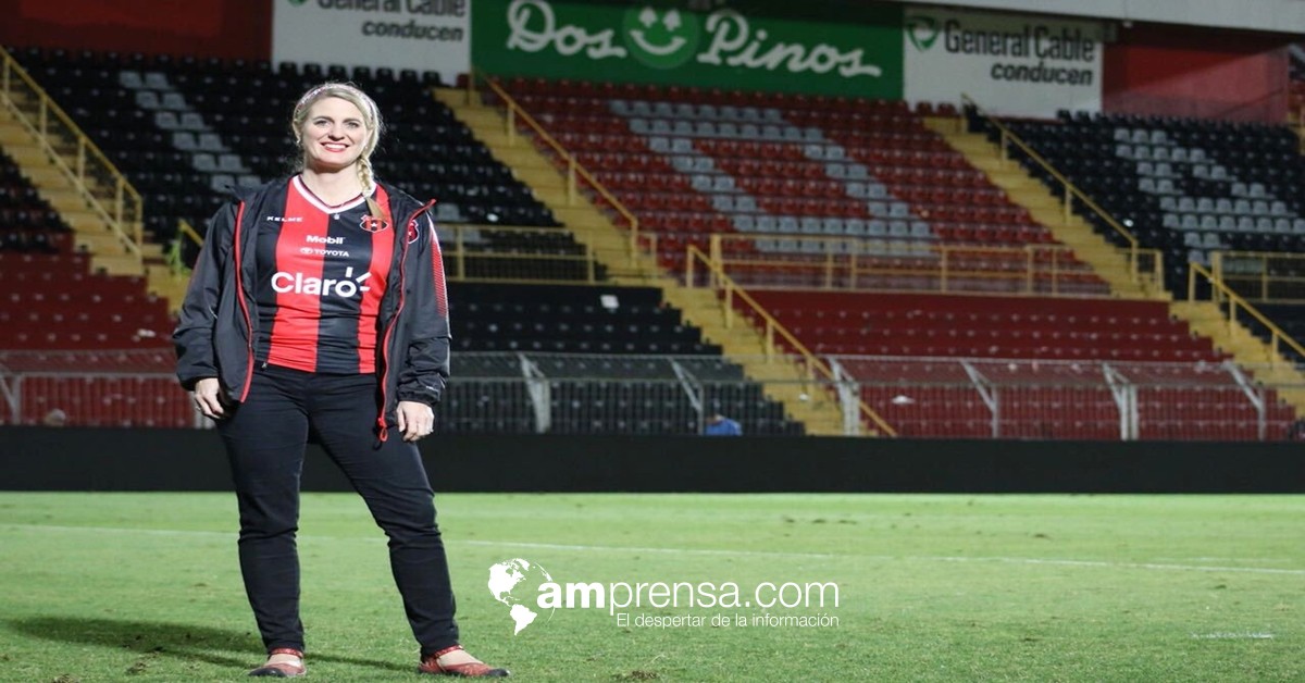 Tara Key: La aficionada manuda que viajó desde Texas para apoyar al ...