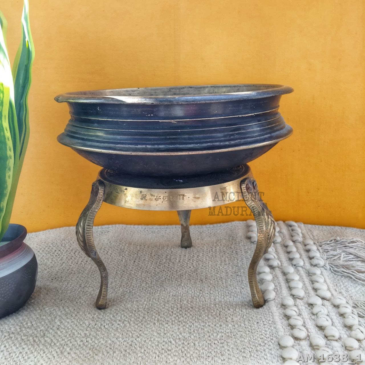 Bronze Uruli with Brass stand - Ancient Madurai