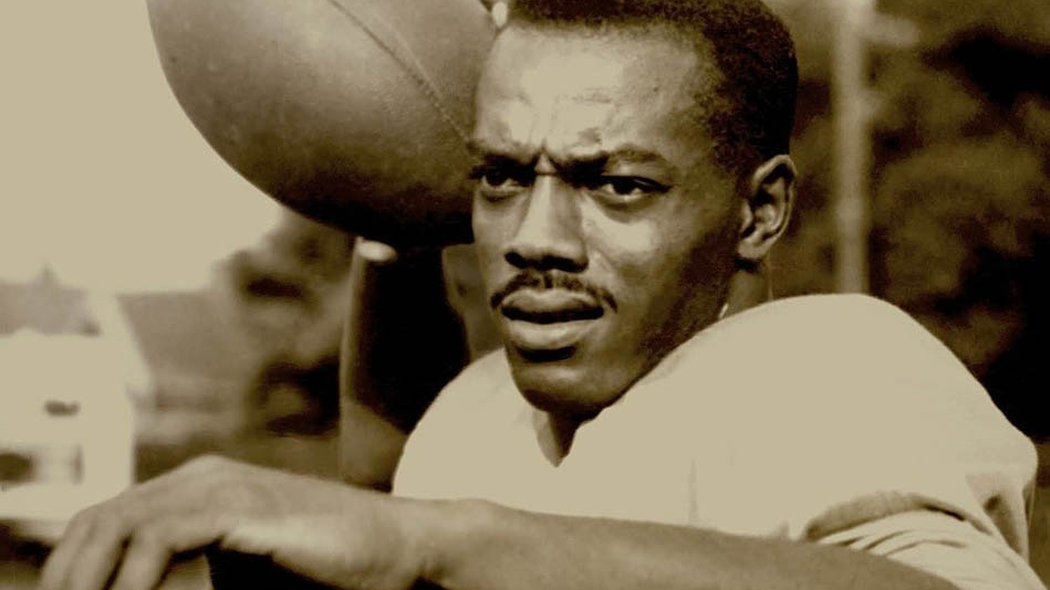Bernie Custis: the first black pro quarterback to start in the modern ...