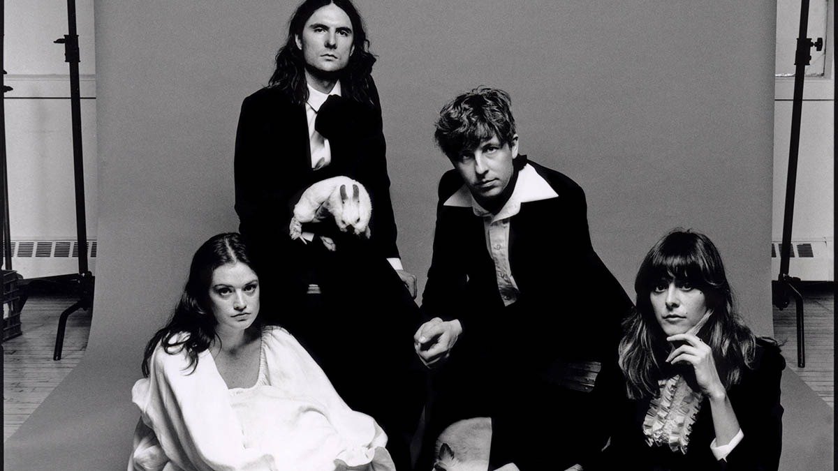 TOPS anuncia su nuevo álbum y sencillo 'I Feel Alive'