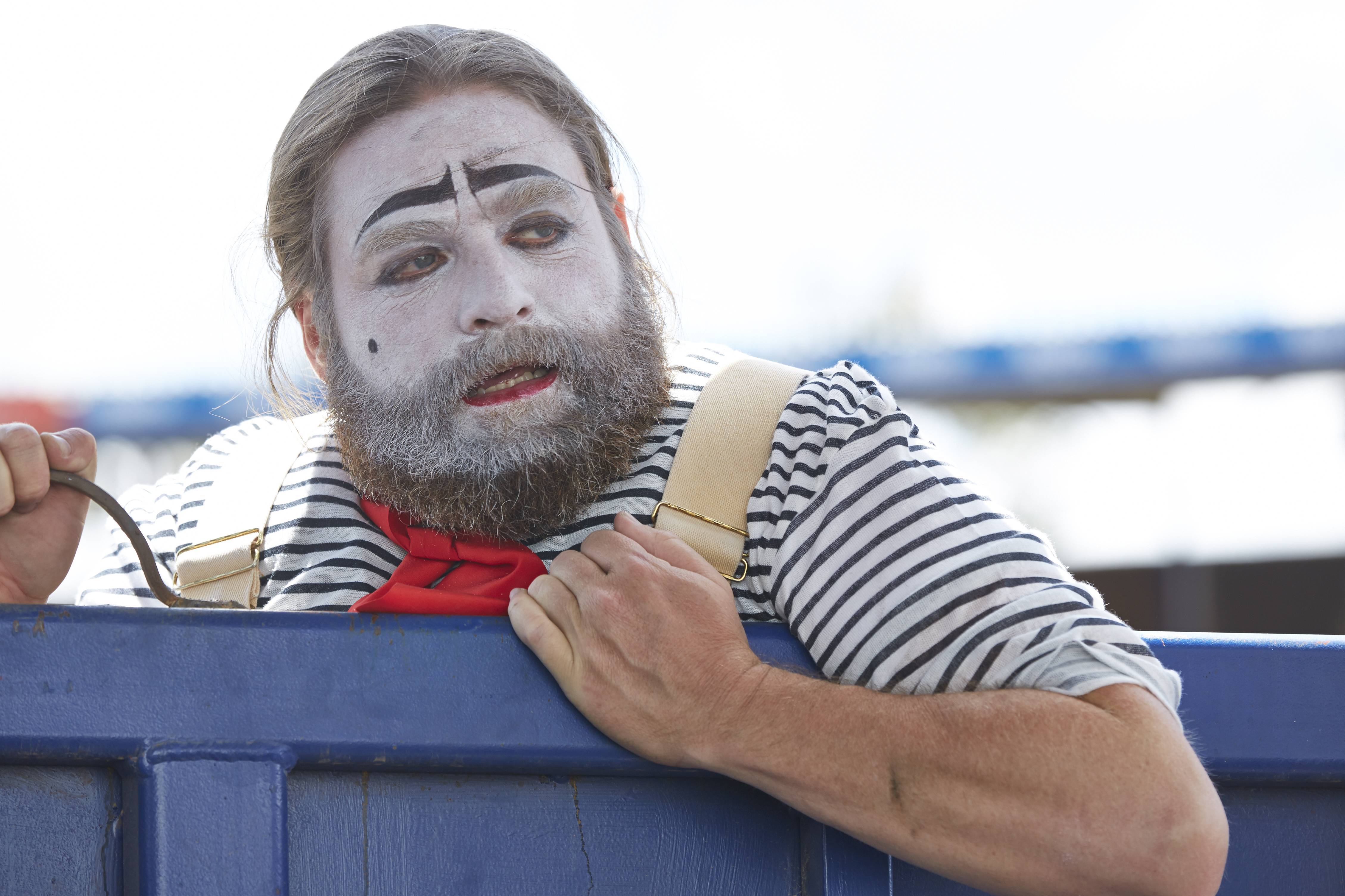 Baskets Review Zach Galifianakis Fx Show Time