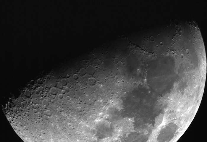 Cientistas tentam explicar o mistério das luzes na Lua