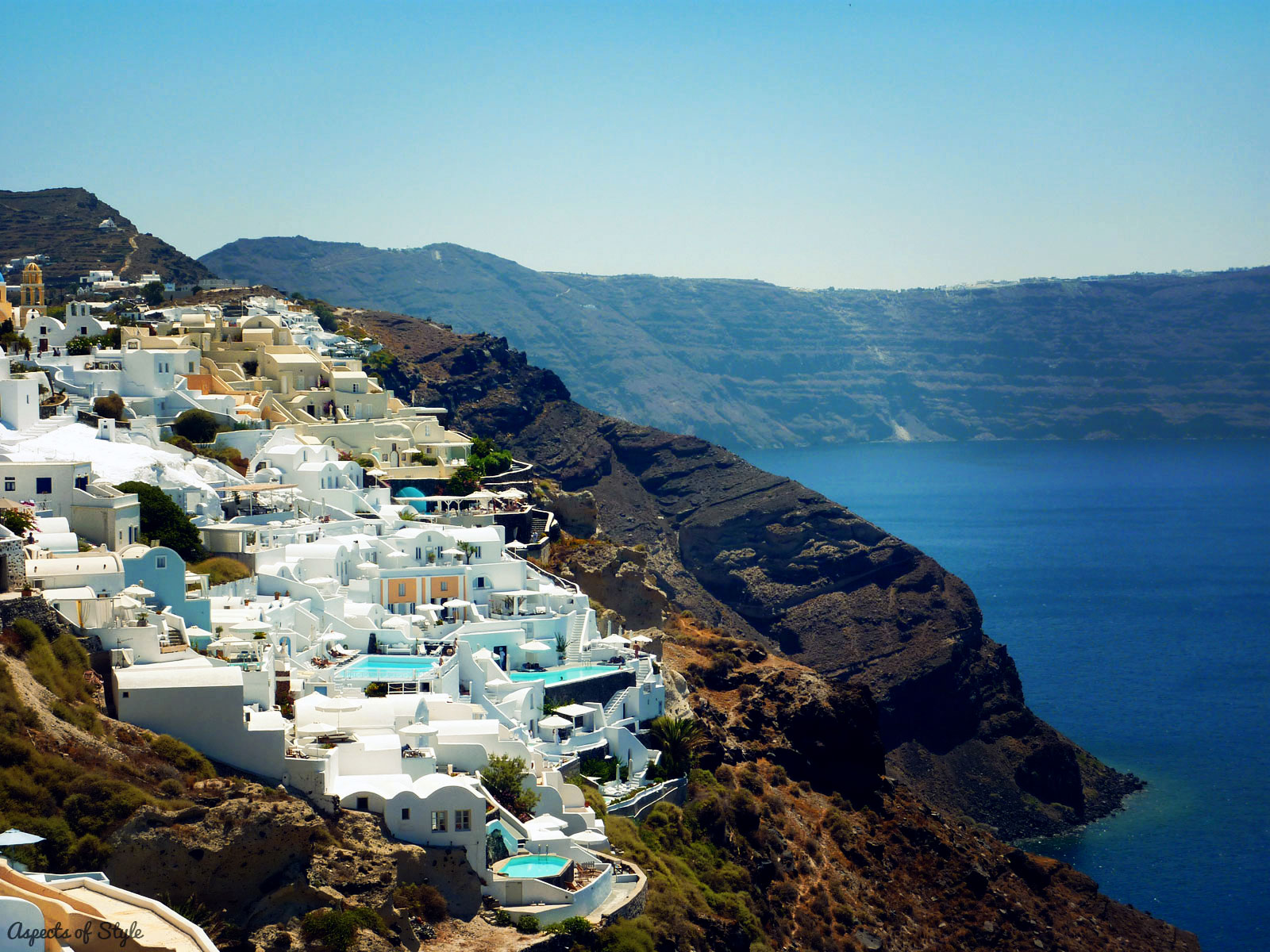An essential guide to Santorini
