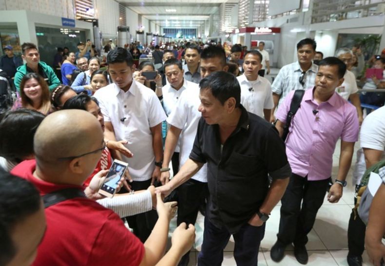 Video: President Rodrigo Duterte Took A Commercial Flights as Regular ...