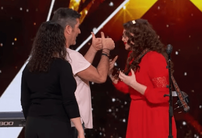 Deaf Singer Mandy Harvey Gets Golden Buzzer by Simon Cowell on America ...