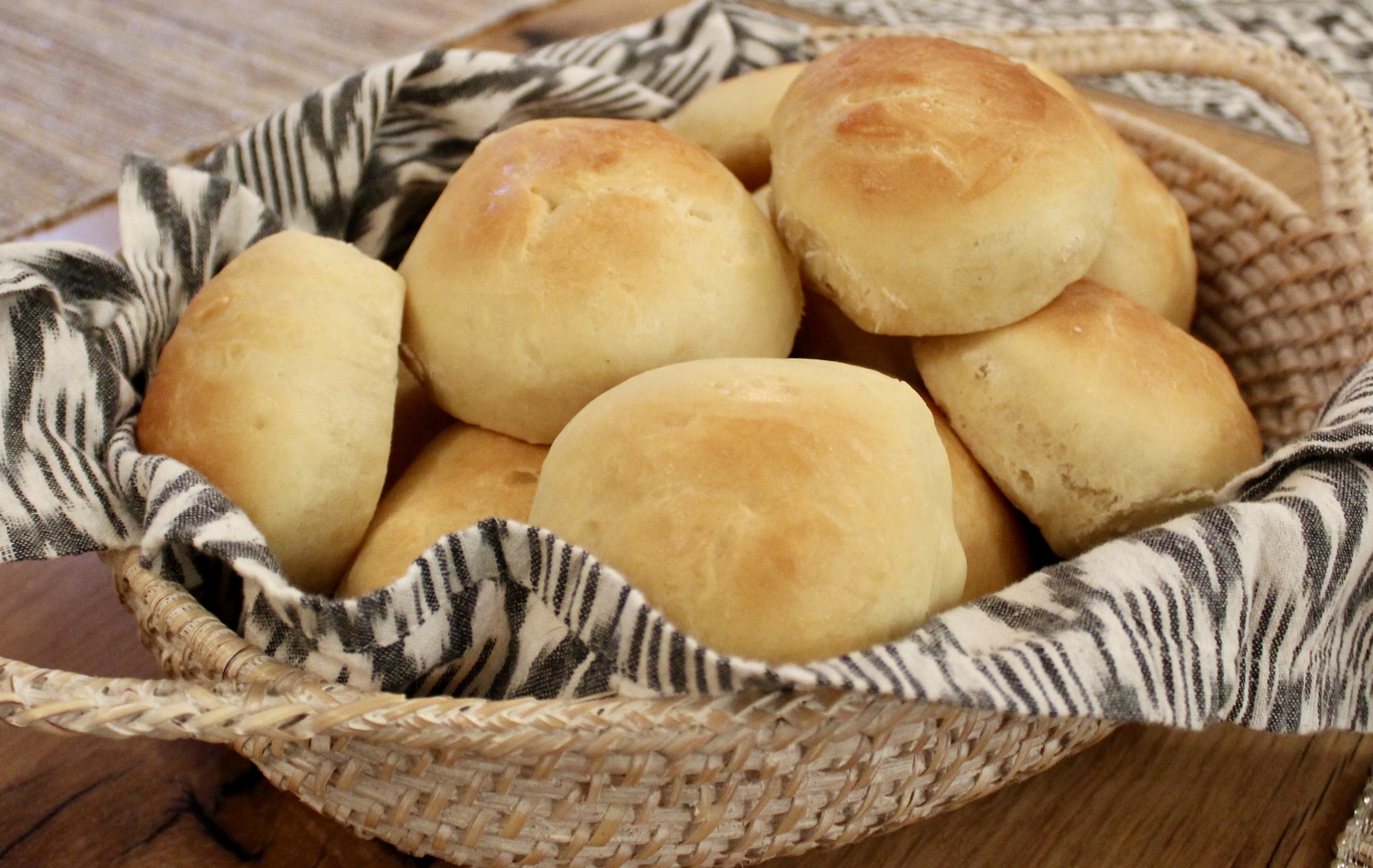 Grandma's Dinner Rolls - Step by step instruction on AuntieChatter.com
