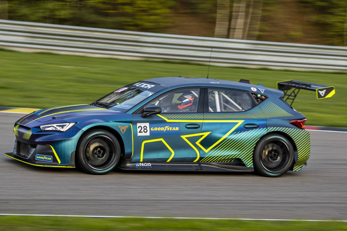 CUPRA e-Racer: así es el primer auto de turismo eléctrico campeón del mundo