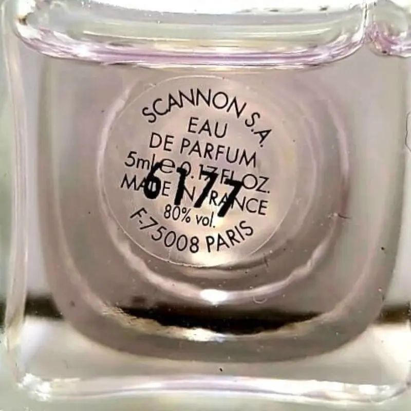 Gucci Batch Code Decoder Check Cosmetics Production Date - Minimal Illustrations - Ultra HD Mobile Collection