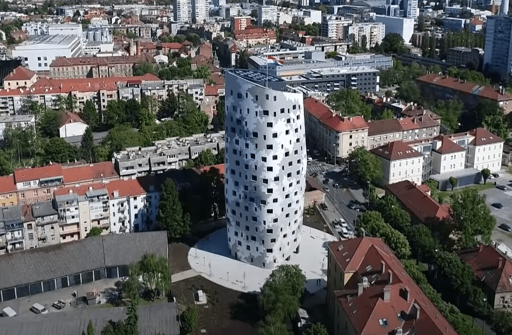 Ministar Banožić priznao da se na vrhu vojnog nebodera gradi jacuzzi