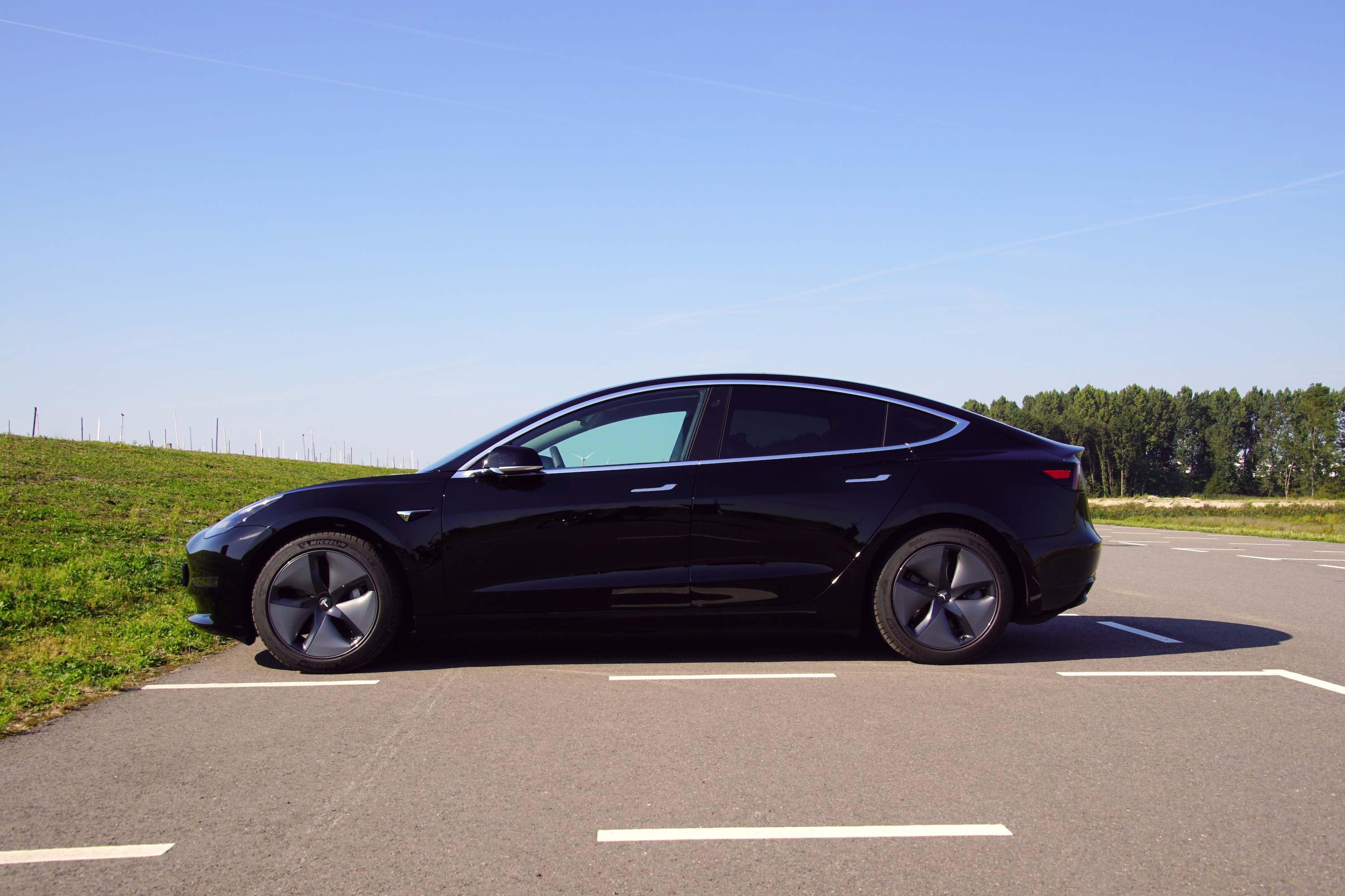 Tesla Smart Summon: Why self-driving cars aren’t ready for roads ...