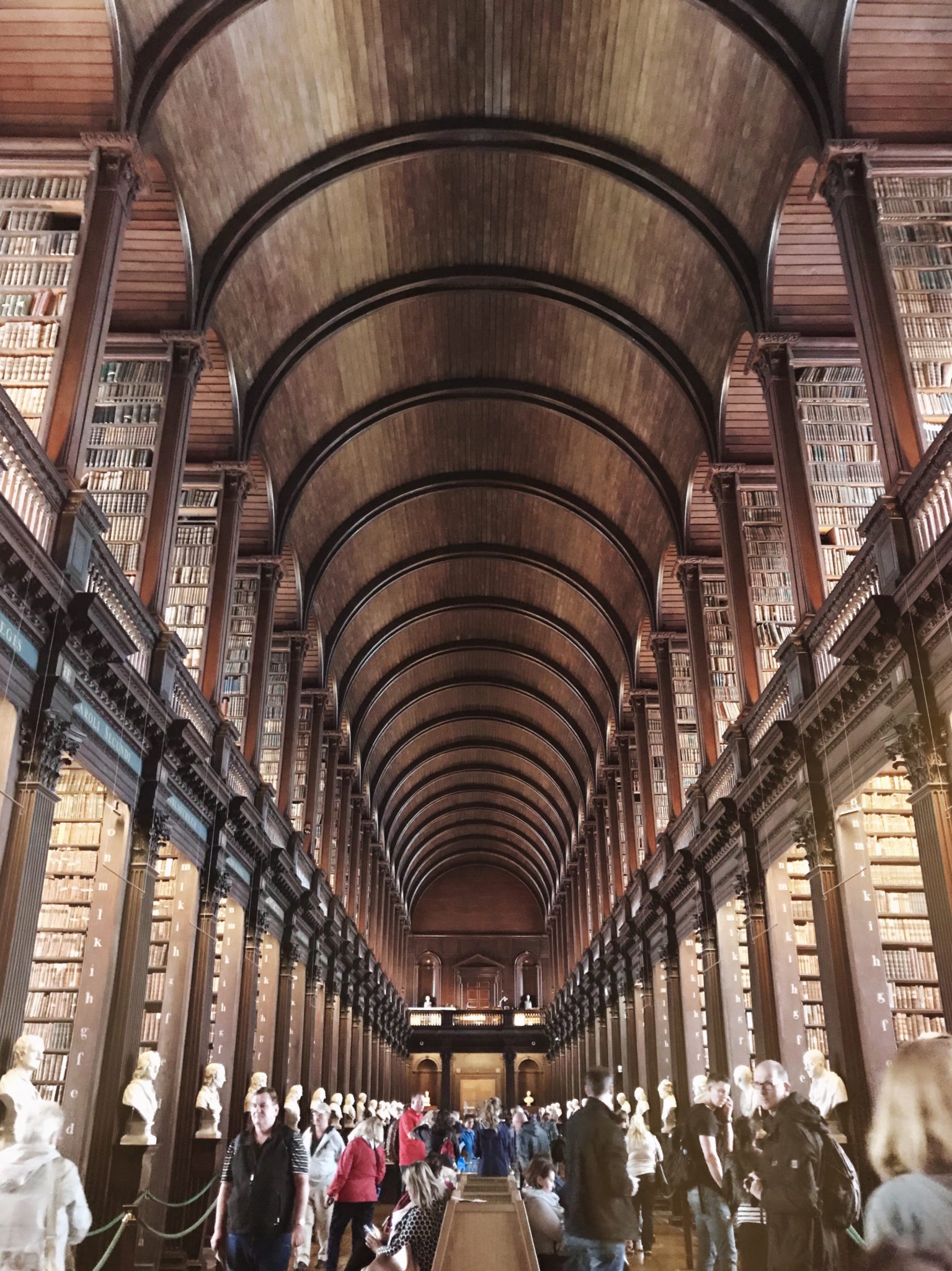 Live fast, have fun, be young in Dublin - Between Brush Strokes