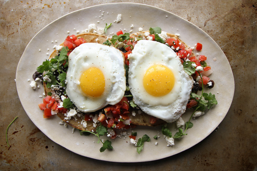 Dirk Squirts: Dirk Chatelain's Huevos Are Bigger Than Yours