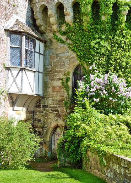 A visit to Scotney Castle - A Bit About Britain