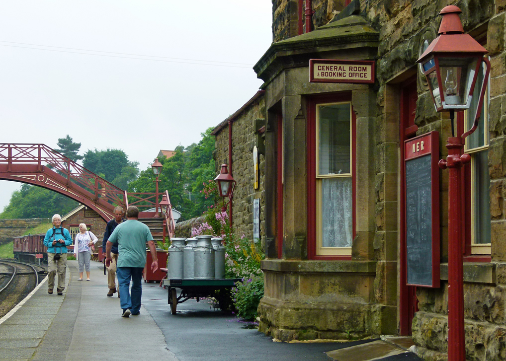 The train will arrive in a heartbeat - A Bit About Britain