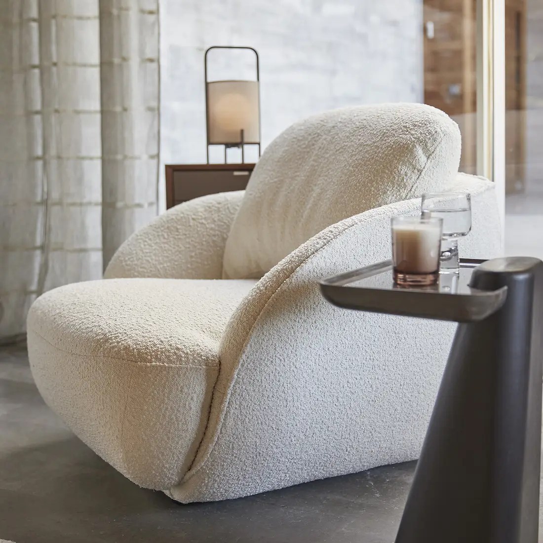 Fauteuil bouclette : 21 modèles pour un intérieur tendance