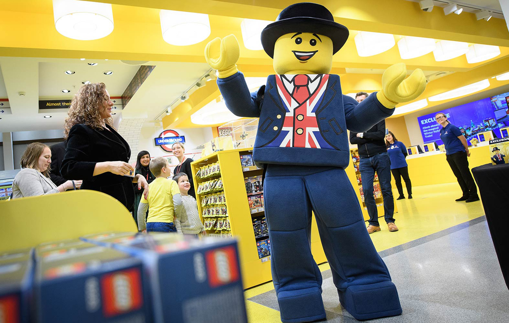 Around the world in LEGO Stores – Blocks – the monthly LEGO magazine ...