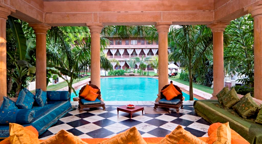 Splendid Restaurants and Bars in Ranbaka Palace - PreferTrip