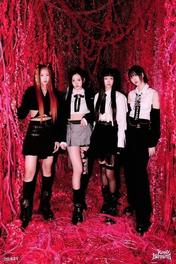 Girlgroup gen 4 từng bị đánh giá thấp này đang “khuấy đảo” các BXH Hàn ...