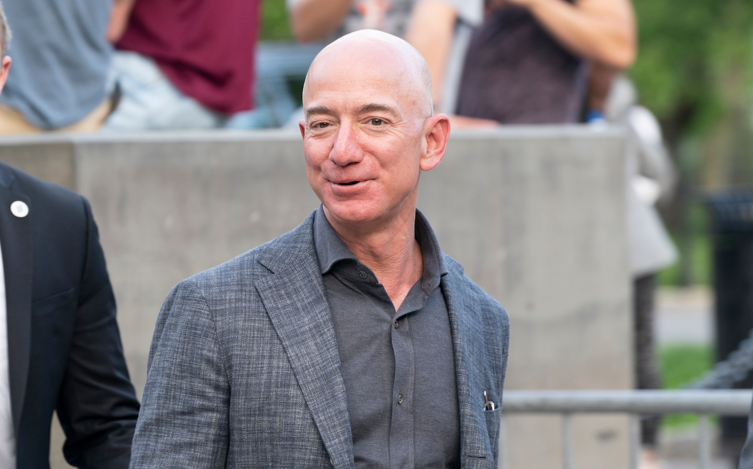 Housekeeper sues Jeff Bezos over "unsafe and unsanitary" work ...
