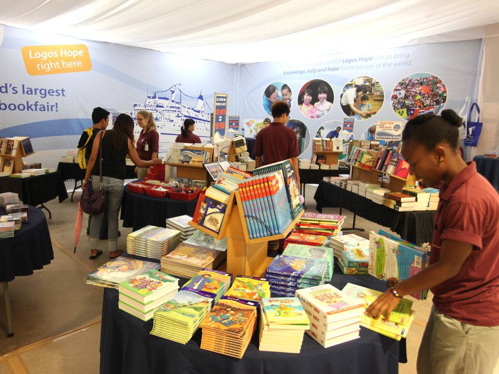 World Largest Floating Bookstore | Me Gusta Mi Books