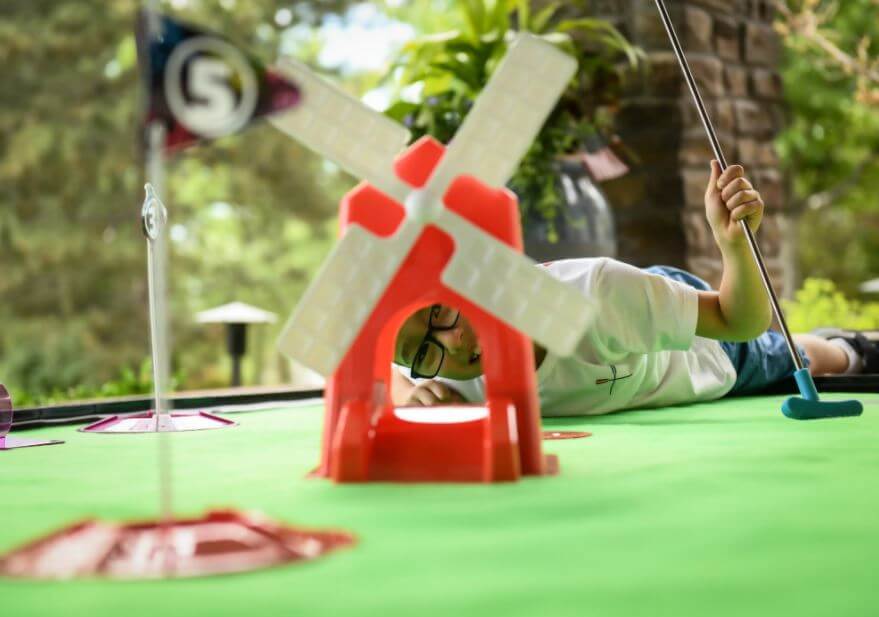 Deluxe Cosmic Mini-Golf (5 Hole) – Bright Isle