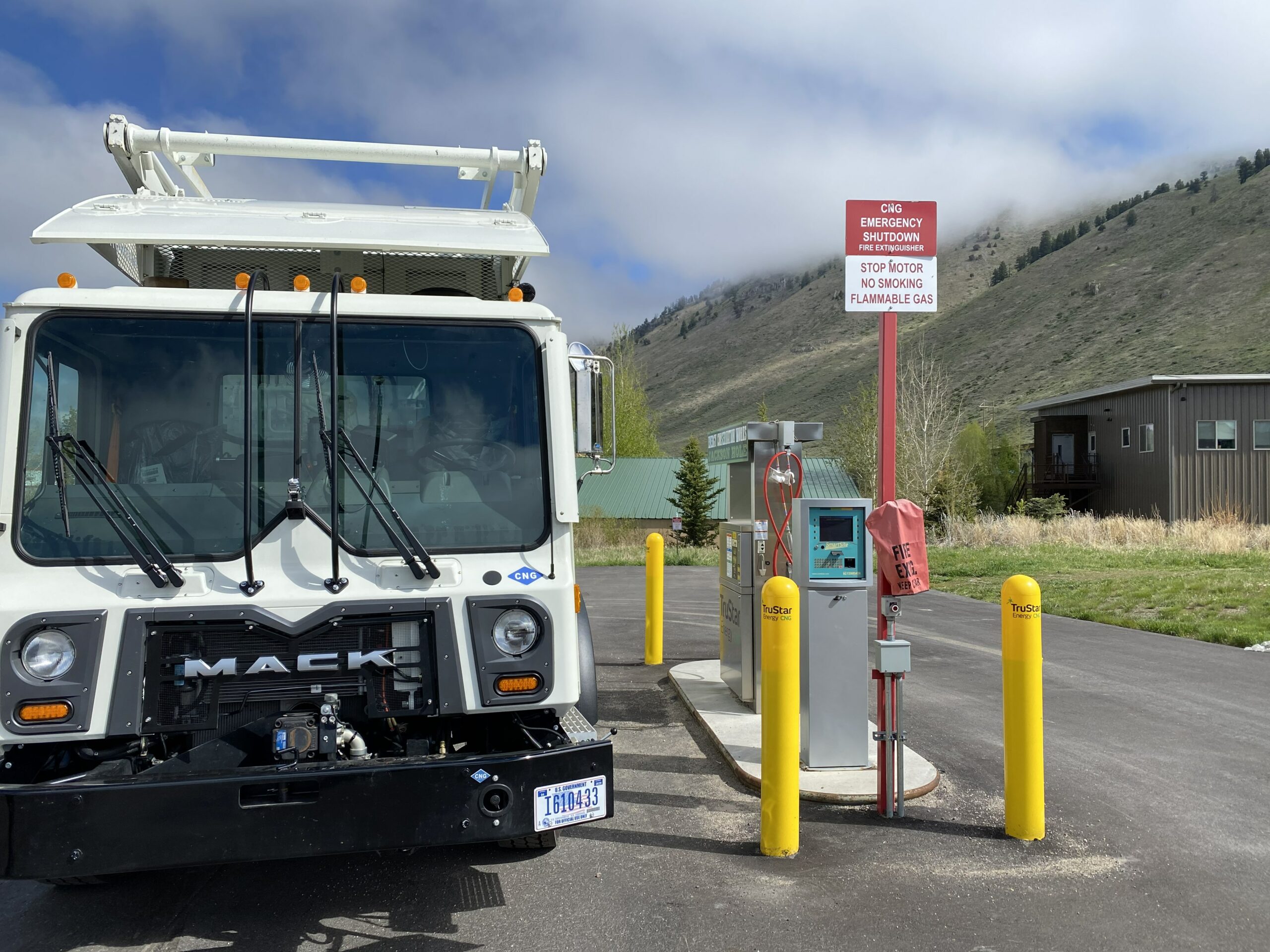 GTNP receives a compressed natural gas refuse truck