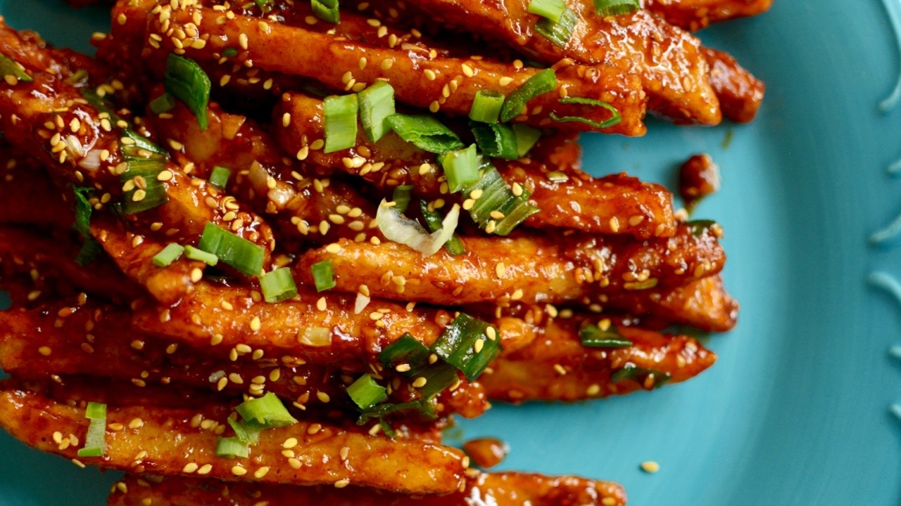 Crispy Honey Chilli Potato Recipe | Sweet-Spicy Yet Super Yummy