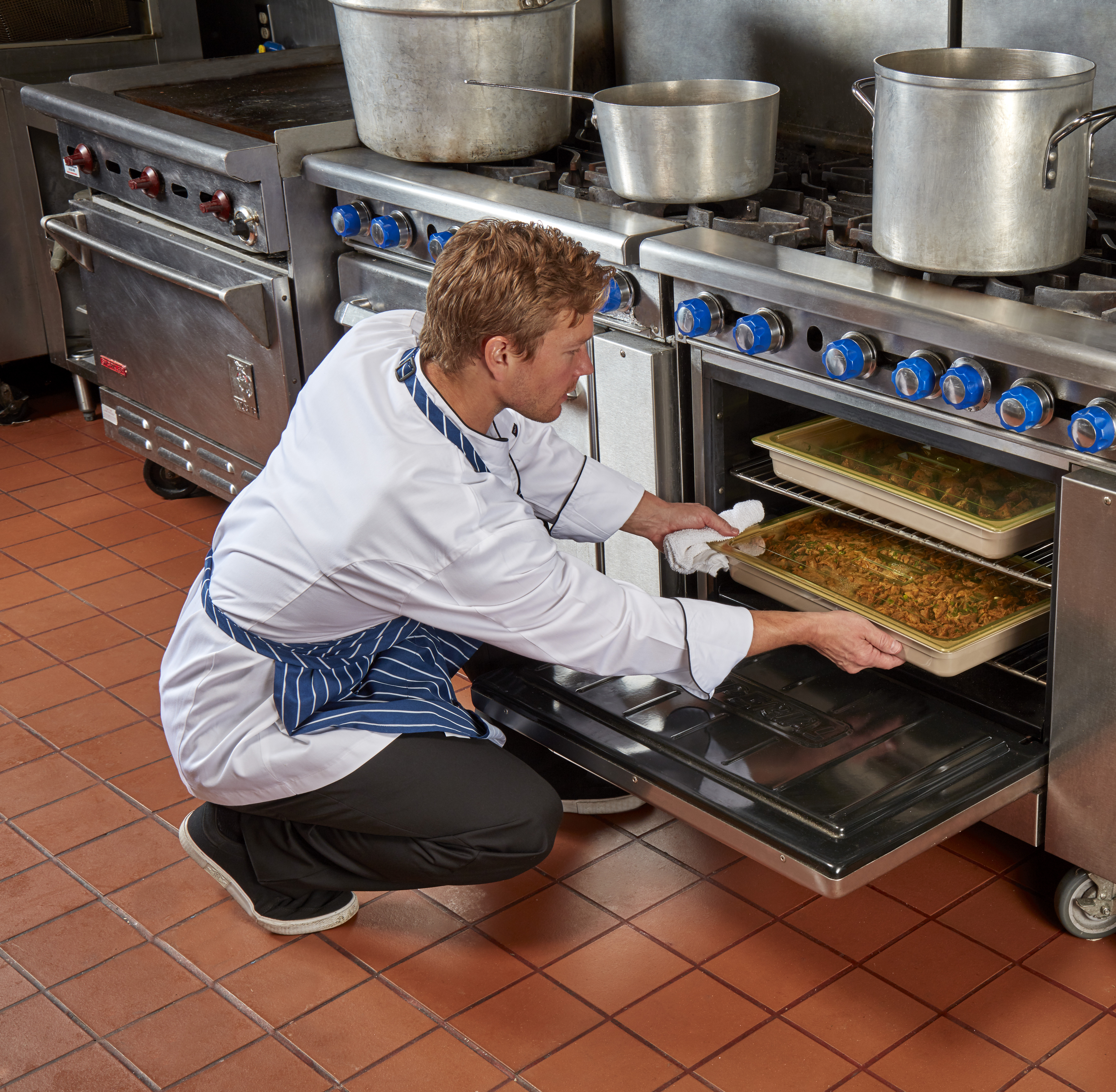 Elevating Temperatures with New High Heat X-Pans – the CAMBRO blog