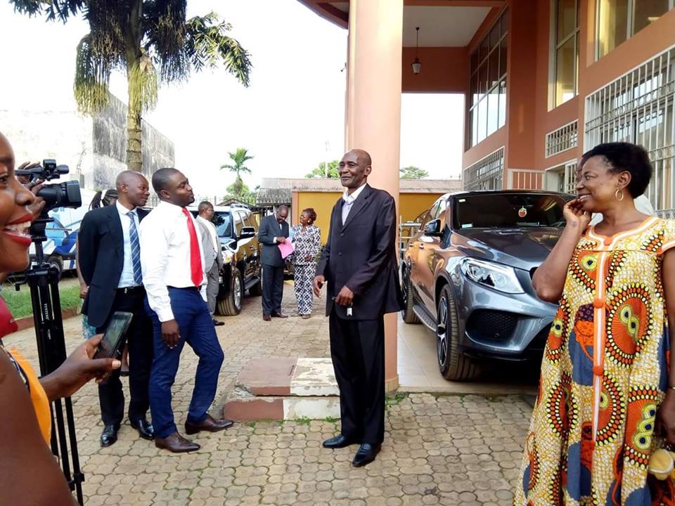 Après sa sortie du Senat, Albert Mbida est renvoyé de Vision 4 ...