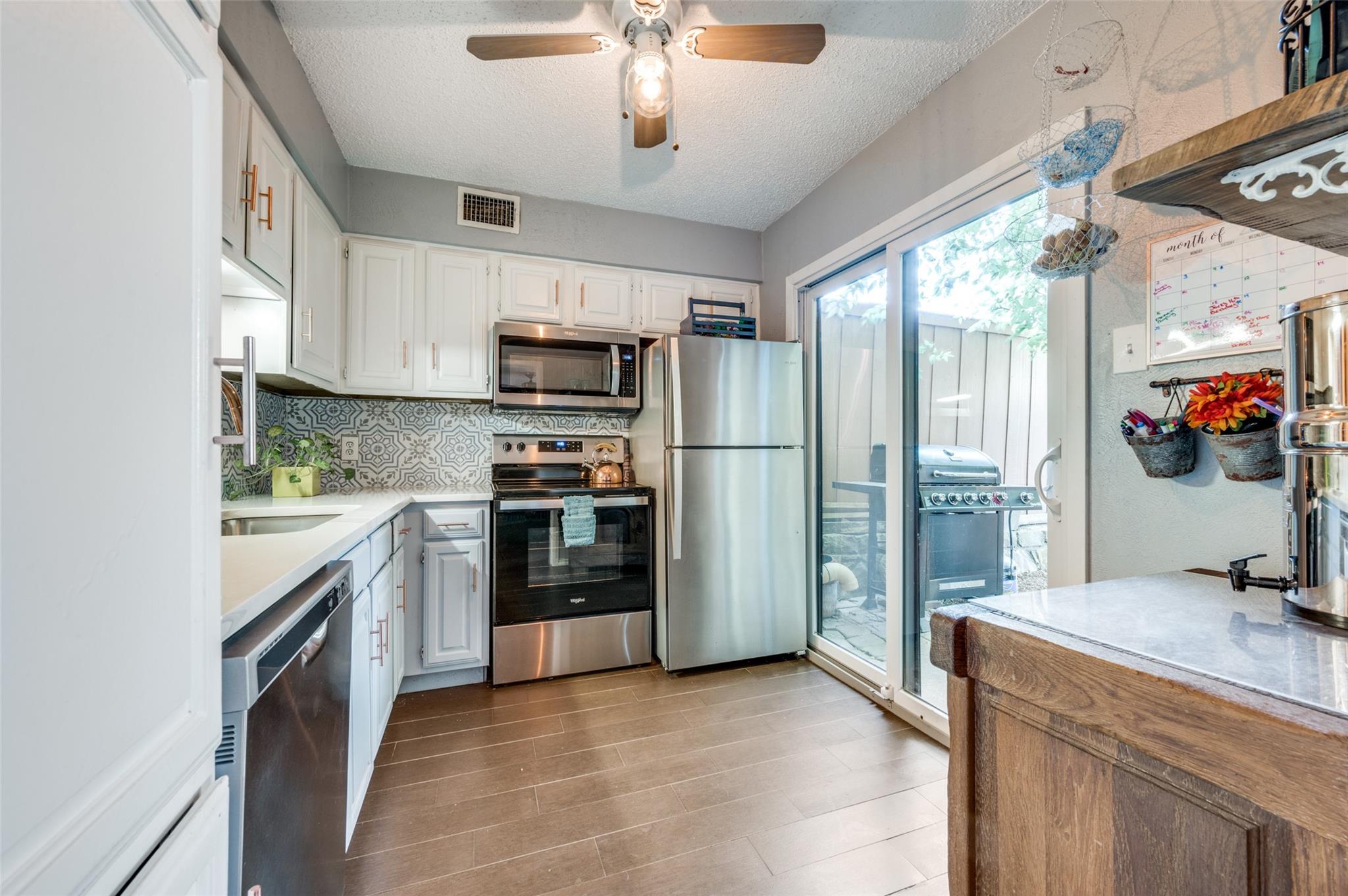 An Updated Kitchen And Killer Location Make This Las Colinas Condo a ...